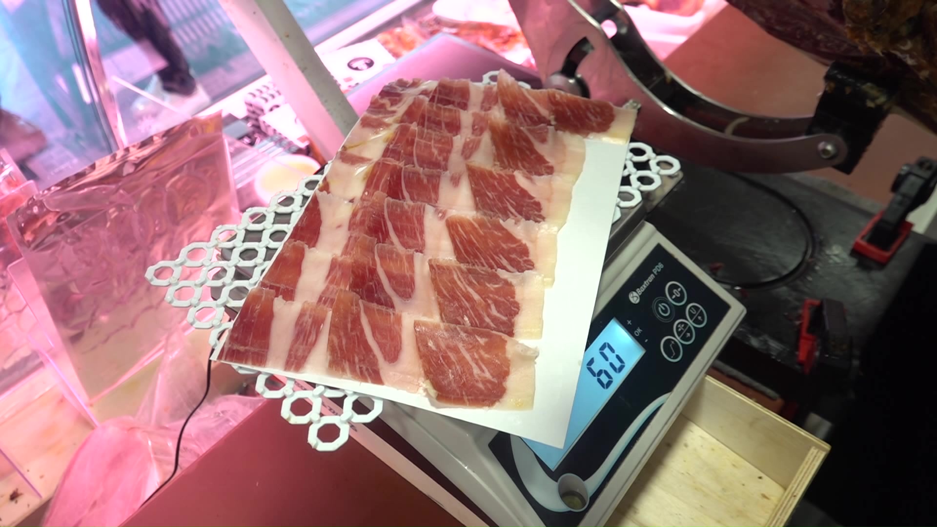 La ciudad se prepara para batir el récord del plato de jamón más grande ...