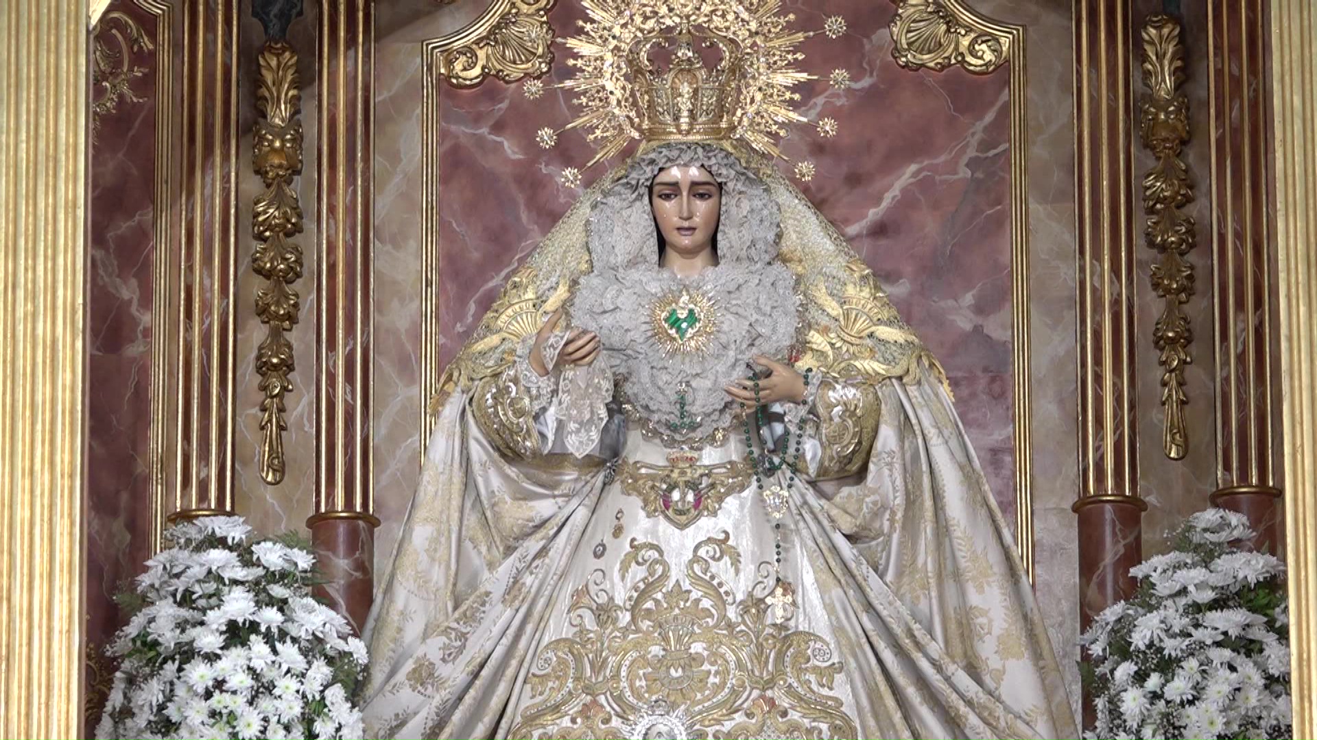 La Virgen de la Esperanza estrena manto de Camarín en su 25 aniversario ...